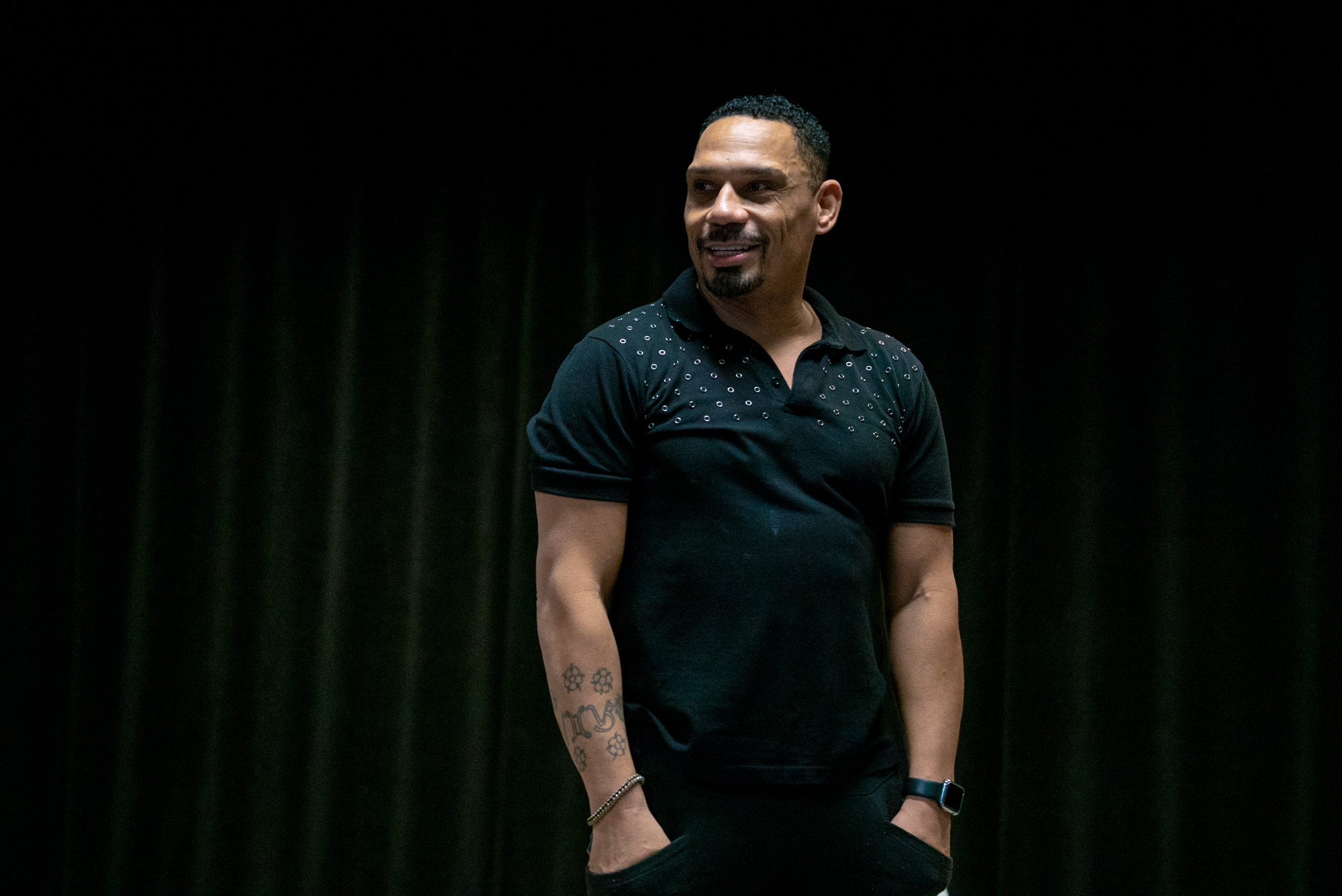 Darrell Martin Gives Open Arts Students a Lesson on Vogue